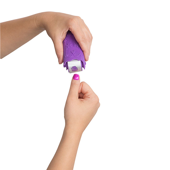 Fab Foil Nail Roller - - Fat Brain Toys