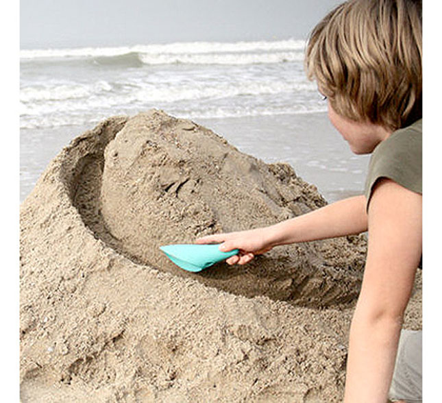 Cuppi: Scoop, Sift, & Toss - - Fat Brain Toys