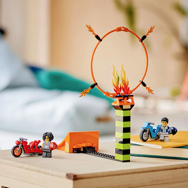 LEGO City Stunt - Stunt Competition - - Fat Brain Toys