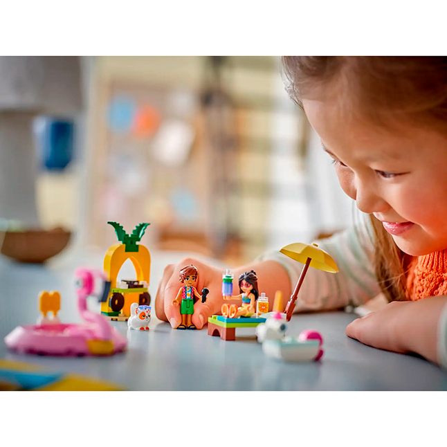 LEGO Friends - Unicorn & Flamingo Pool Party - Best for Ages 5 to 9
