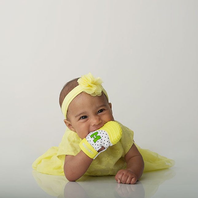 Munch Mitt Mini - Yellow - - Fat Brain Toys