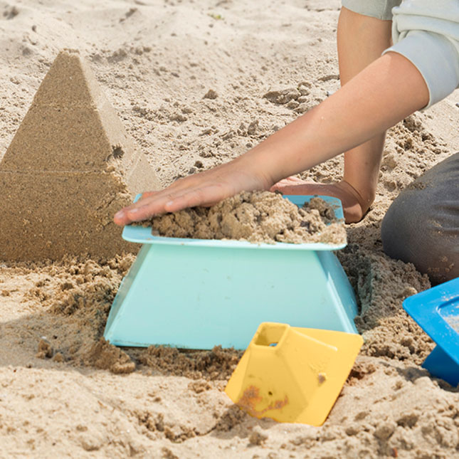 Pira: Sand Pyramid Builder: Blue + Blue + Yellow - - Fat Brain Toys