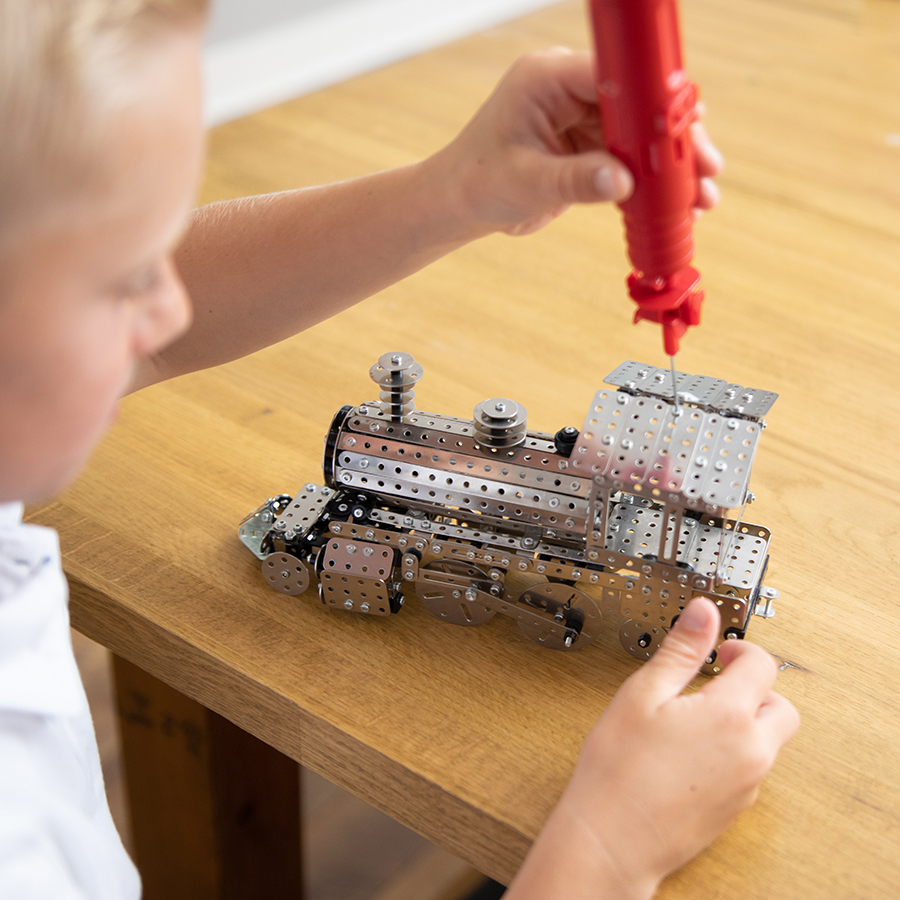 Real Engineering/Real Construction: Train Engine - - Fat Brain Toys